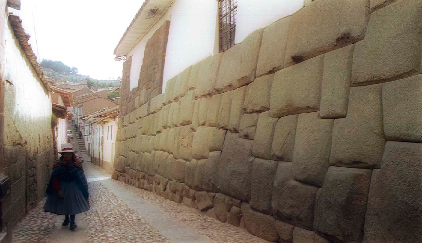 La Sorprendente joya Arquitectónica - La Piedra de 12 Ángulos